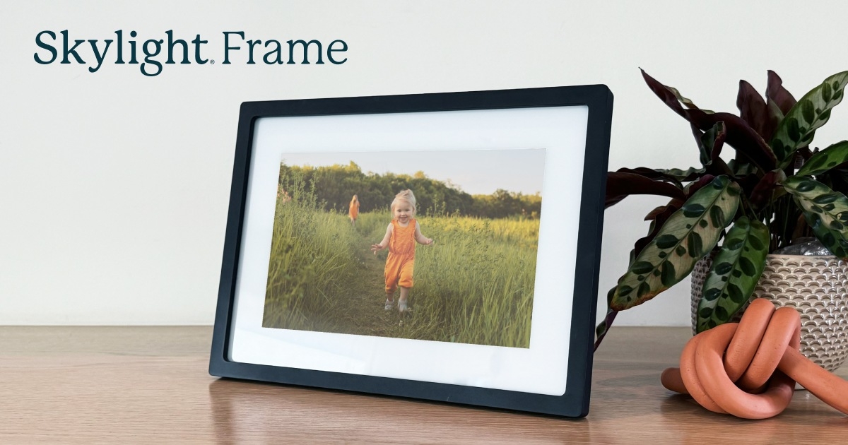 Skylight Frame | Digital Picture Frame